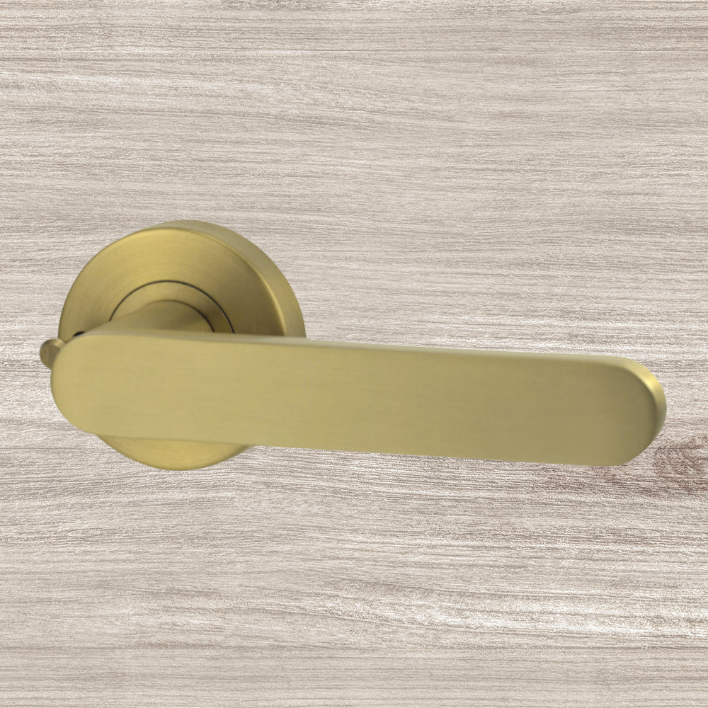 Lockwood Lockwood Vivid Lever V3 Privacy Set with Latch Satin Brass ...